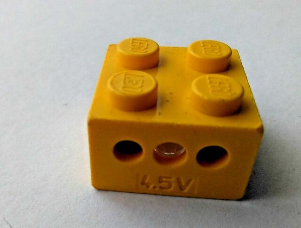LEGO Yellow Electric Light Brick 4.5v With 3 Plug Holes X2 Train ...