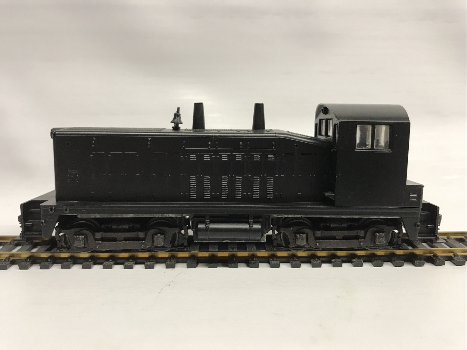 Athearn HO Scale Undecorated SW 1500 Diesel Switcher Powered Tested ...