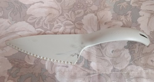 Vtg Tupperware Serrated Cake/ Pie Slicer/ Server # 5193A-4 / Beige | eBay