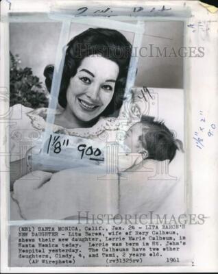 1961 Press Photo Lita Baron & her baby Lorrie Mari Calhoun in Santa ...