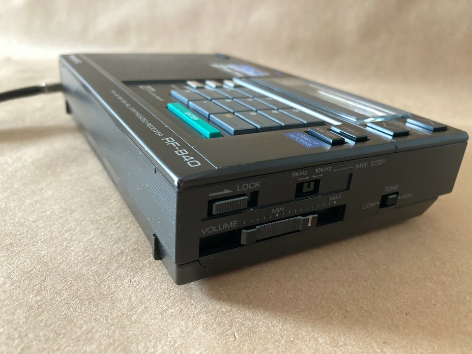 PANASONIC RF-B40 RADIO 27 STATION MEM w/antenna w/case w/strap ||READ ...