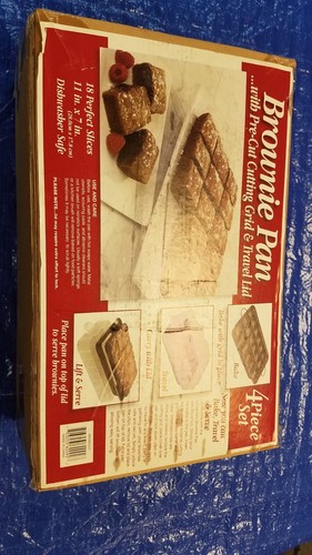 BROWNIE PAN 4-PIECE SET WITH PRE-CUT CUTTING GRID & TRAVEL LID New | eBay