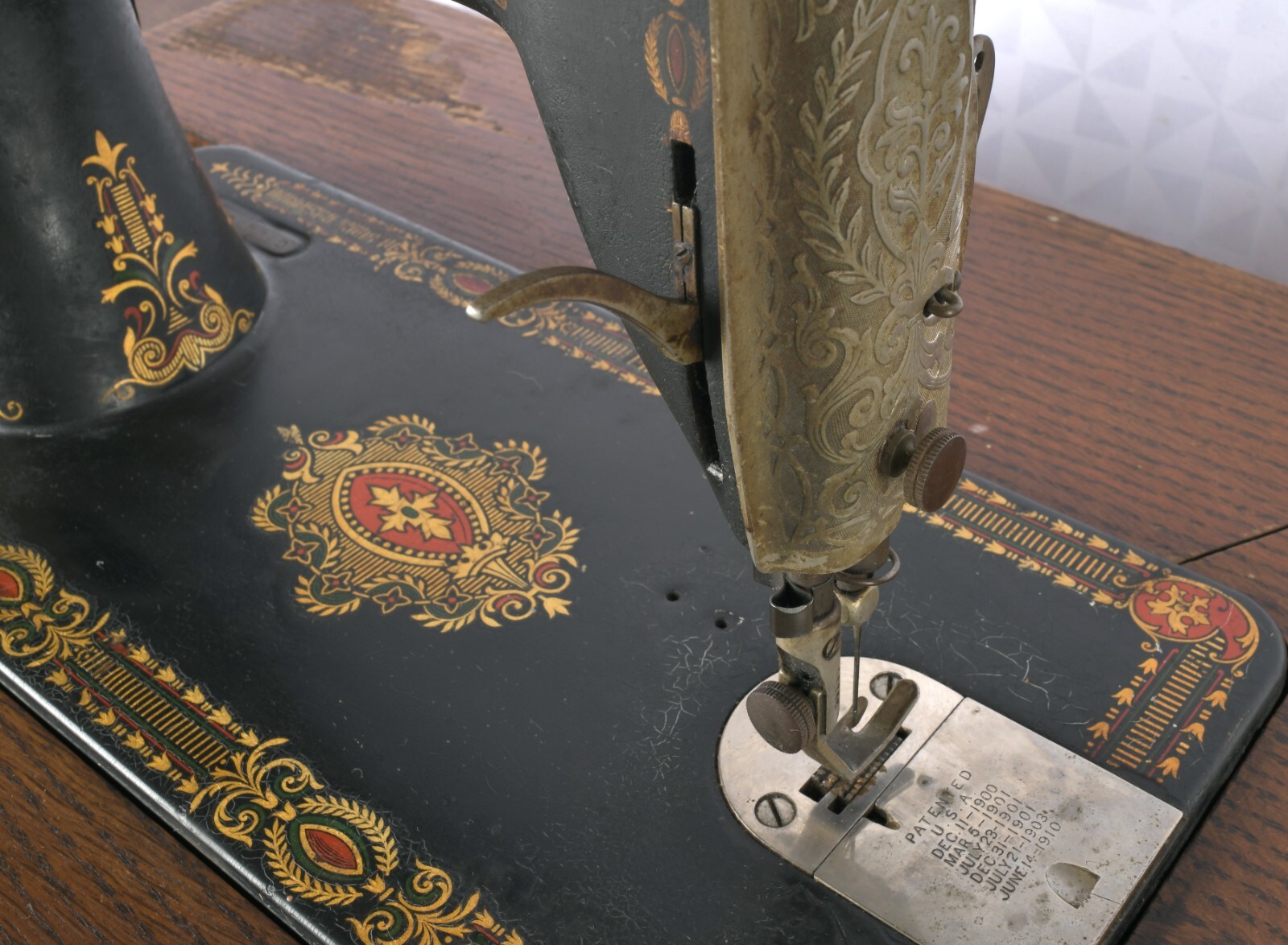 *Vintage SINGER Sewing Machine Table & Sewing Machine w. Accessories | eBay