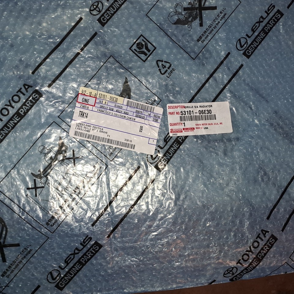 2021 - 2023 Toyota Sienna XLE, OEM front Grille Part no. 53101-06E30 | eBay