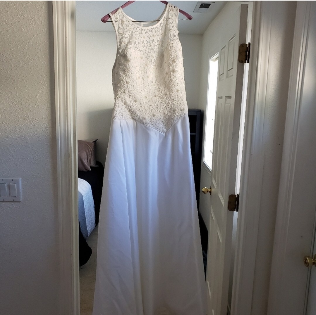 Beautiful pre-owned wedding dress sz 12 | eBay