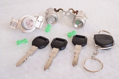 TOYOTA COROLLA AE100 92 DOOR LH/RH TRUNK LOCK CYLINDER SET KEY GOOD ...