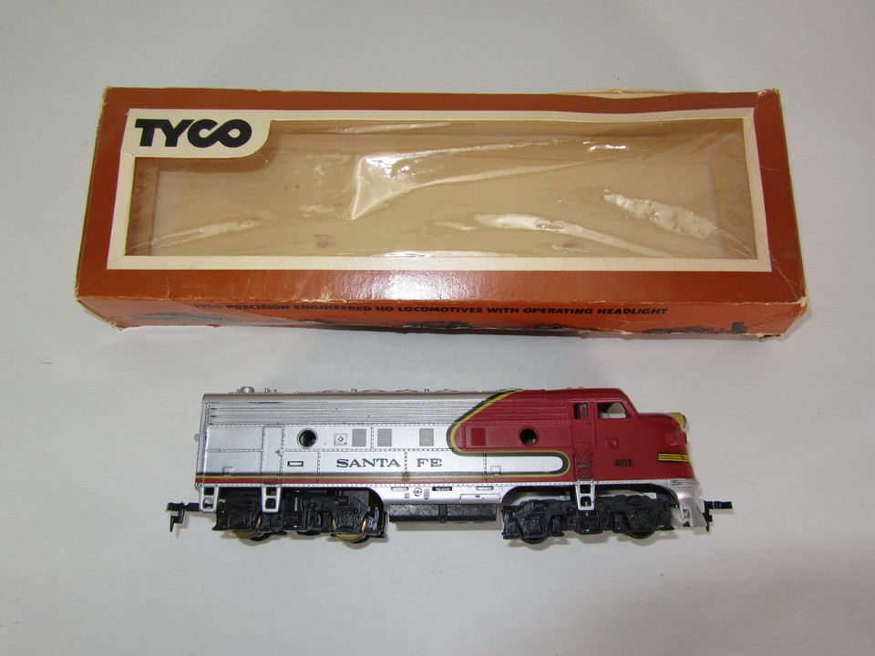 Huge Lot of Model Toy Trains & Accessories Tyco Locomotive Cars Caboose ...