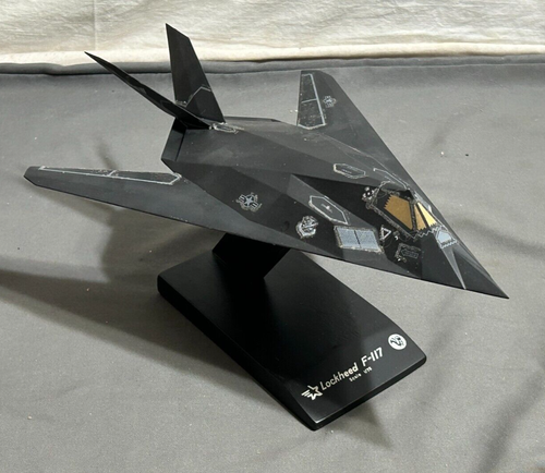 1/72 Lockheed Martin F-117 117A Nighthawk STEALTH Aircraft Desk Model ...