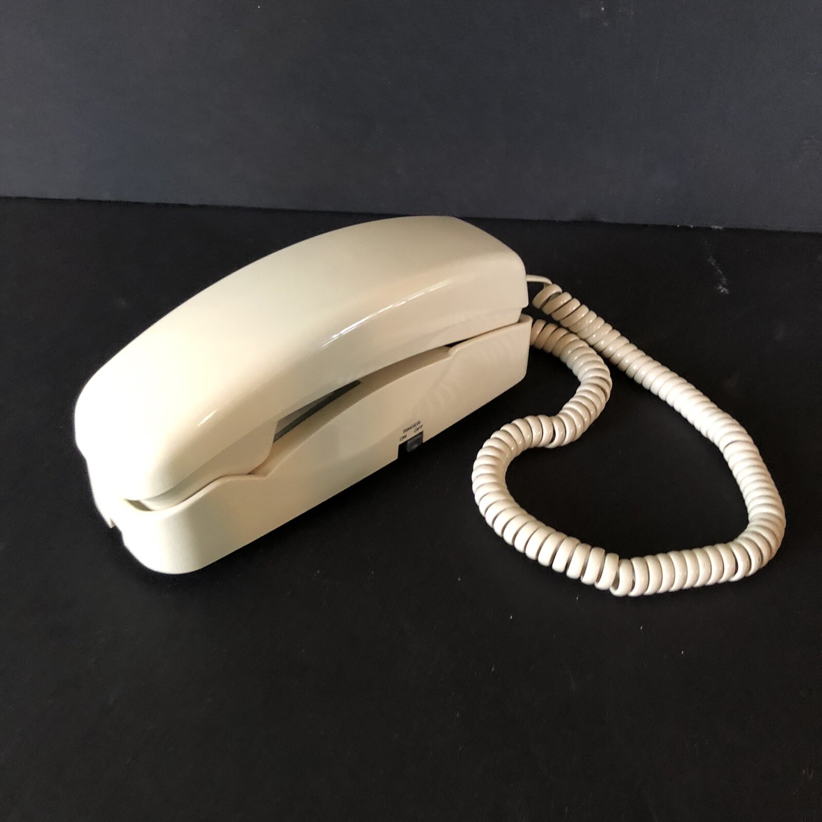 Vintage Trimline Push Button Corded Wall Landline Phone GTE Mode T325 ...