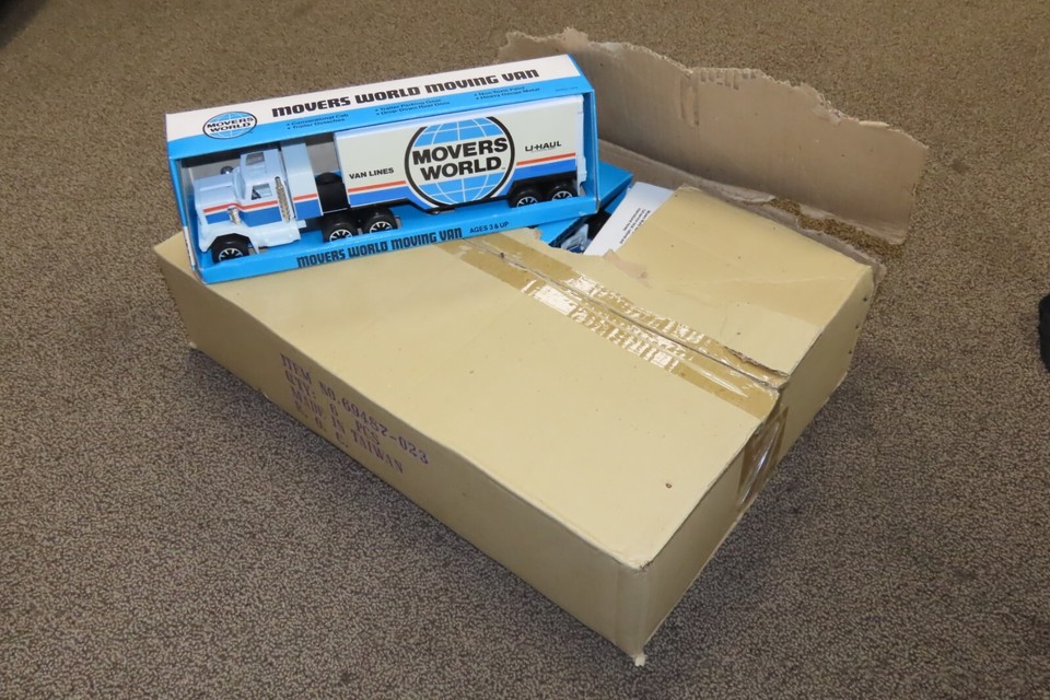 Vintage Movers World Moving Van U-Haul Toy Truck NiB Clover Toys FREE ...