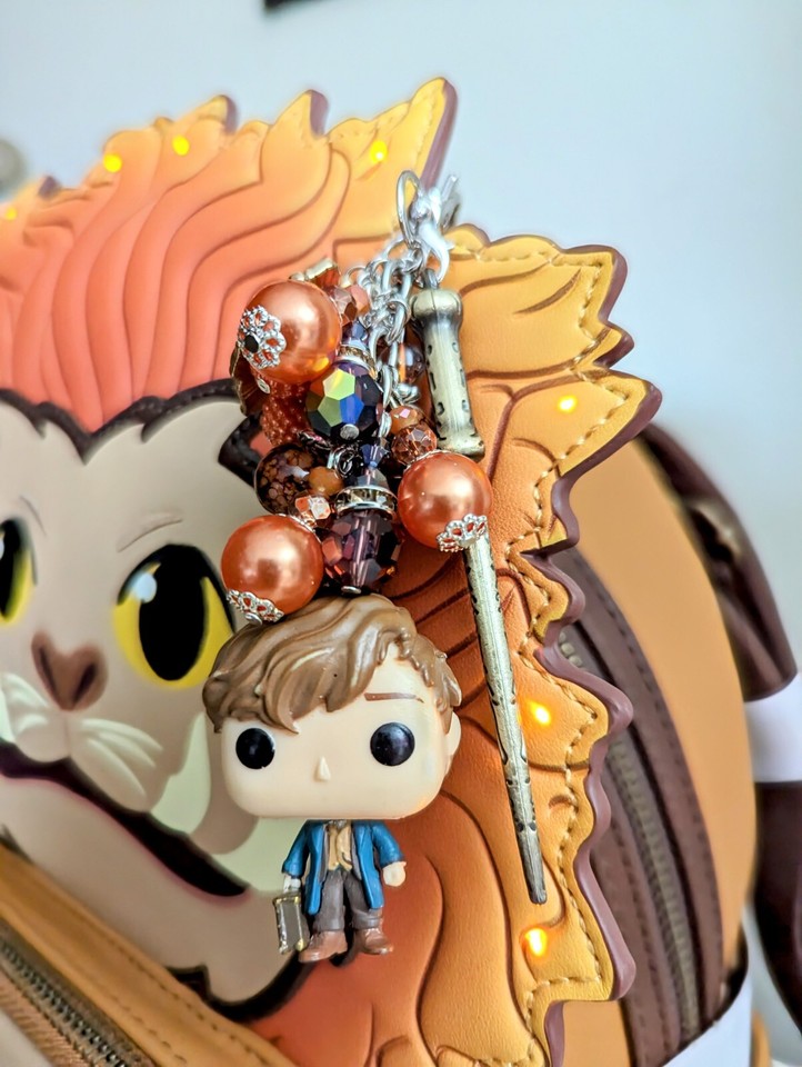 Loungefly Fantastic Beasts ZOUWOU🦁 light up mini backpack & Newt Funko ...