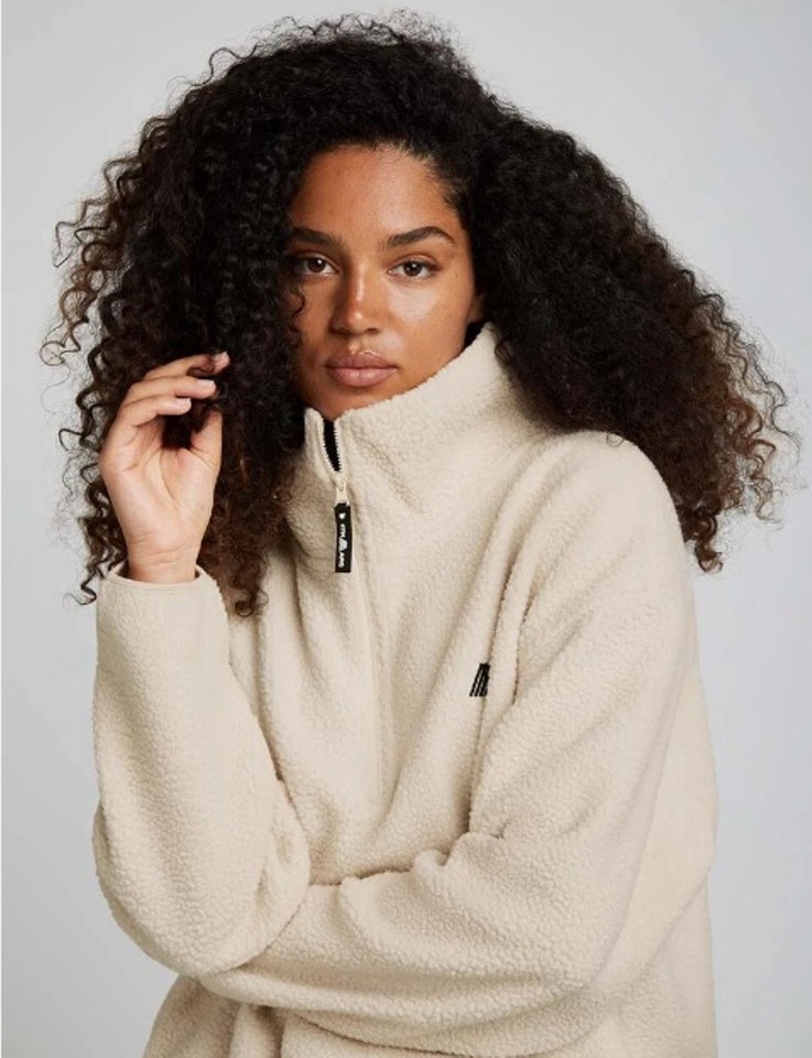 4TH ARQ PHOENIX HALF-ZIP ECRU fleece. Made with luxuriously soft fabric ...