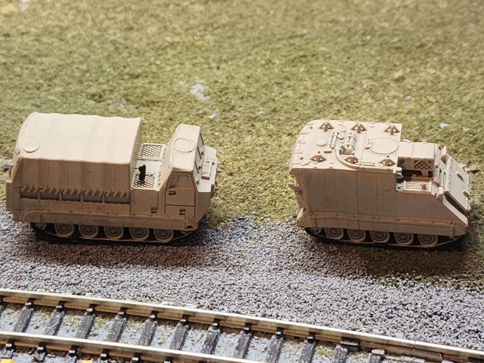 N Scale 1:160 M577 Command Post Carrier Desert Camo - US Army | eBay