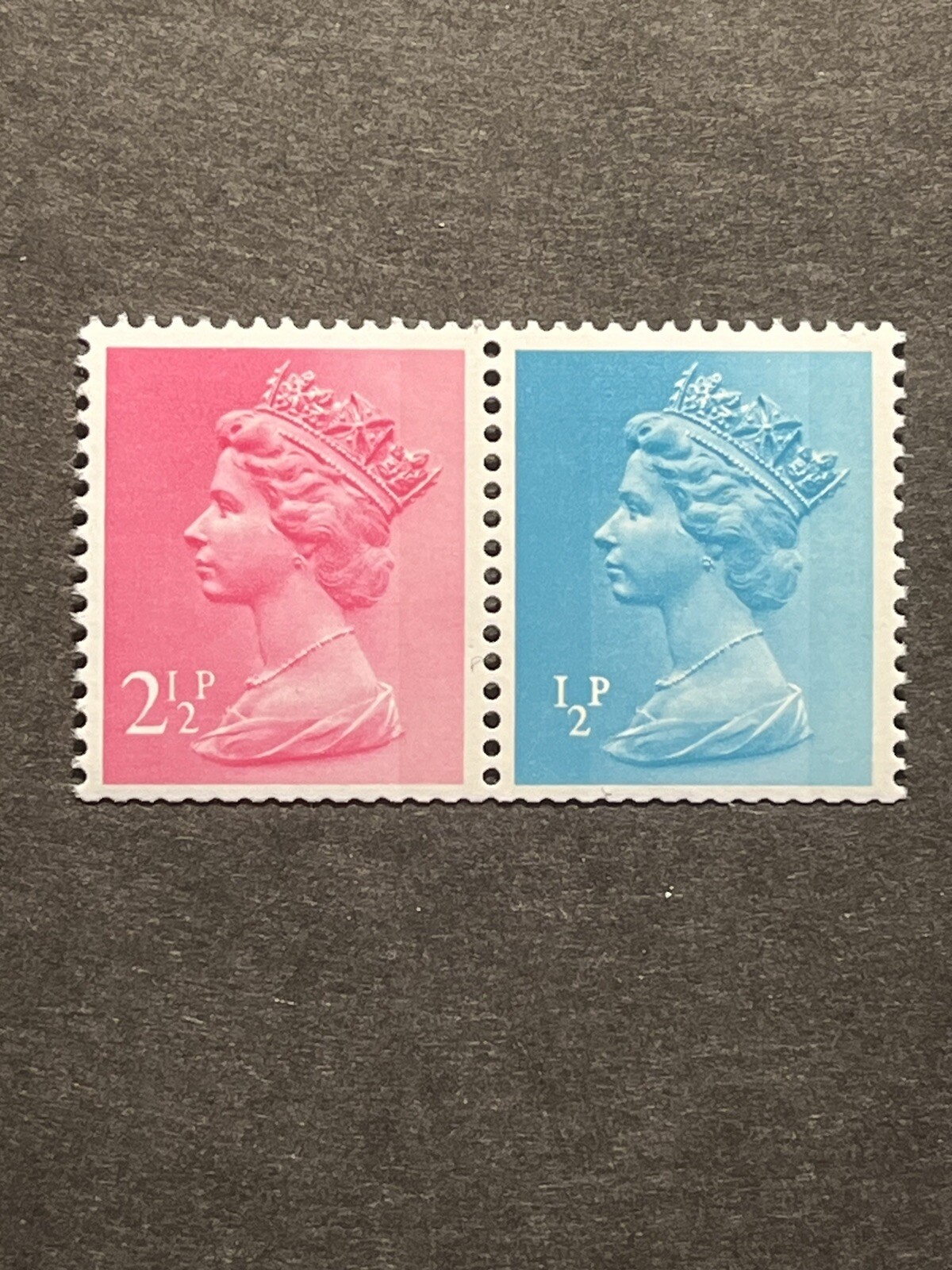X842 1/2p MACHIN ex WEDGWOOD BOOKLET DX1 STAMP TRIMMED U/M with 2.5p ...