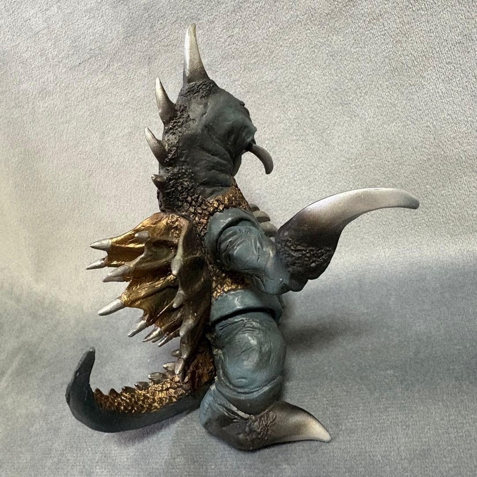 Gigan Godzilla vs. Gigan Sofubi Mini Figure 13cm, Fixed Neck & Left Leg ...