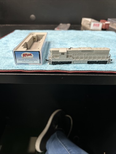 Atlas N Scale 53500 SD-9 Diesel Locomotive Undecorated W/DB | eBay
