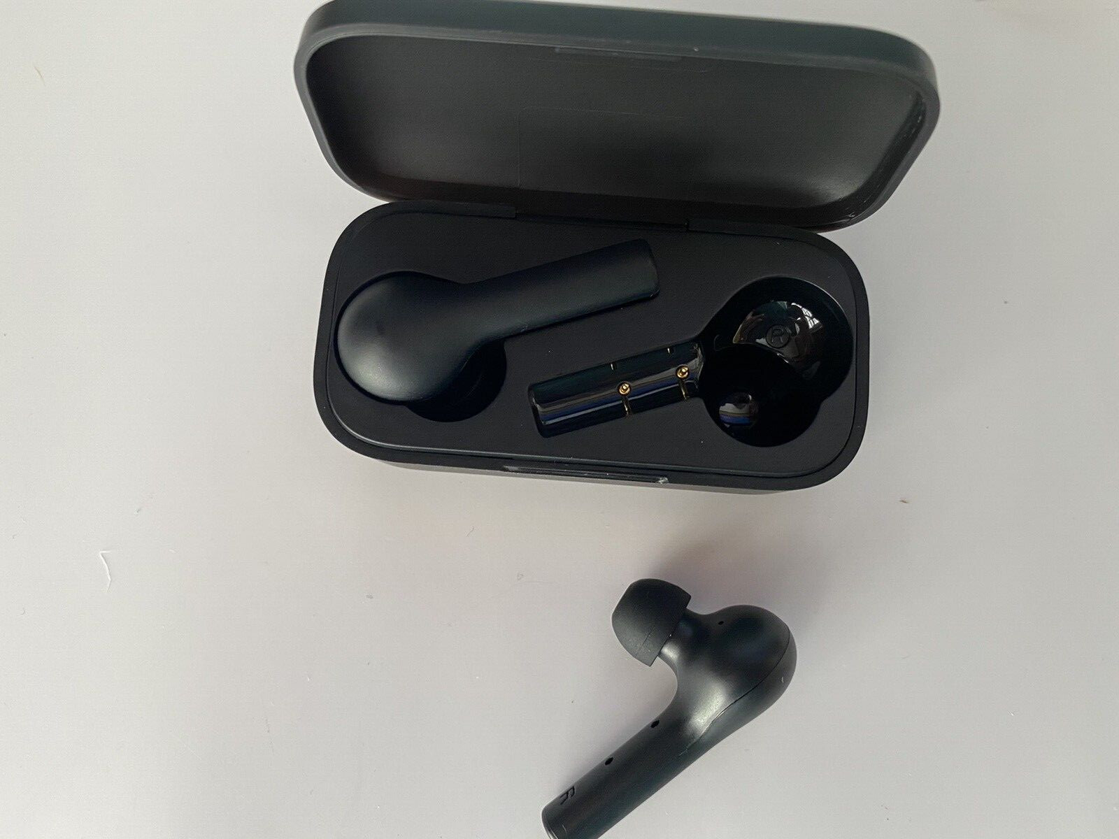 True Wireless Earbuds with Case - Black Aukey EP-T21 - New in Box | eBay