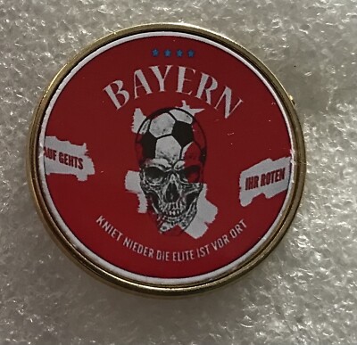 BAYERN MUNICH ULTRAS PIN BADGE GILT-METAL MOUNT CLEAR VIEW DOME COVER ...