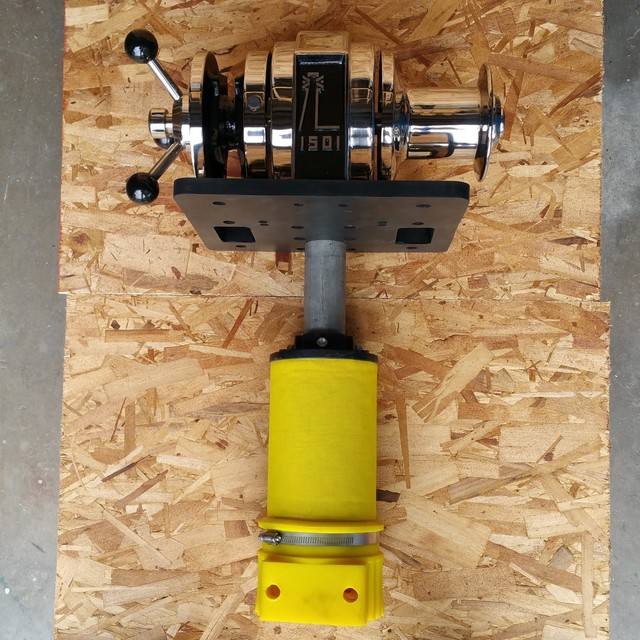 1501 WGS LIGHTHOUSE Stainless Steel Windlass With 12v Motor for sale ...