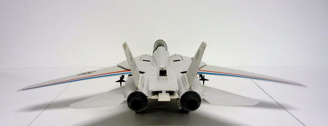 1 Tomcat 1/32 Huge Jet G I JOE 1983 SKYSTRIKER Jet with PILOT and BOX ...