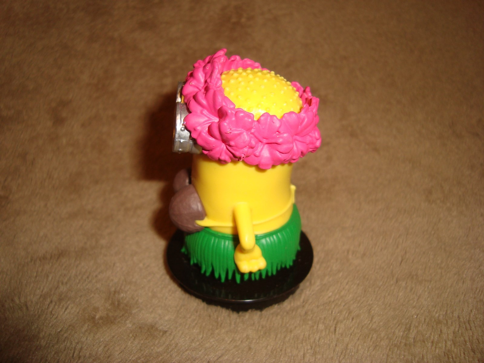 Despicable Me 3 Minions in grass skirt & Coconut Bra Snapco Cup topper ...