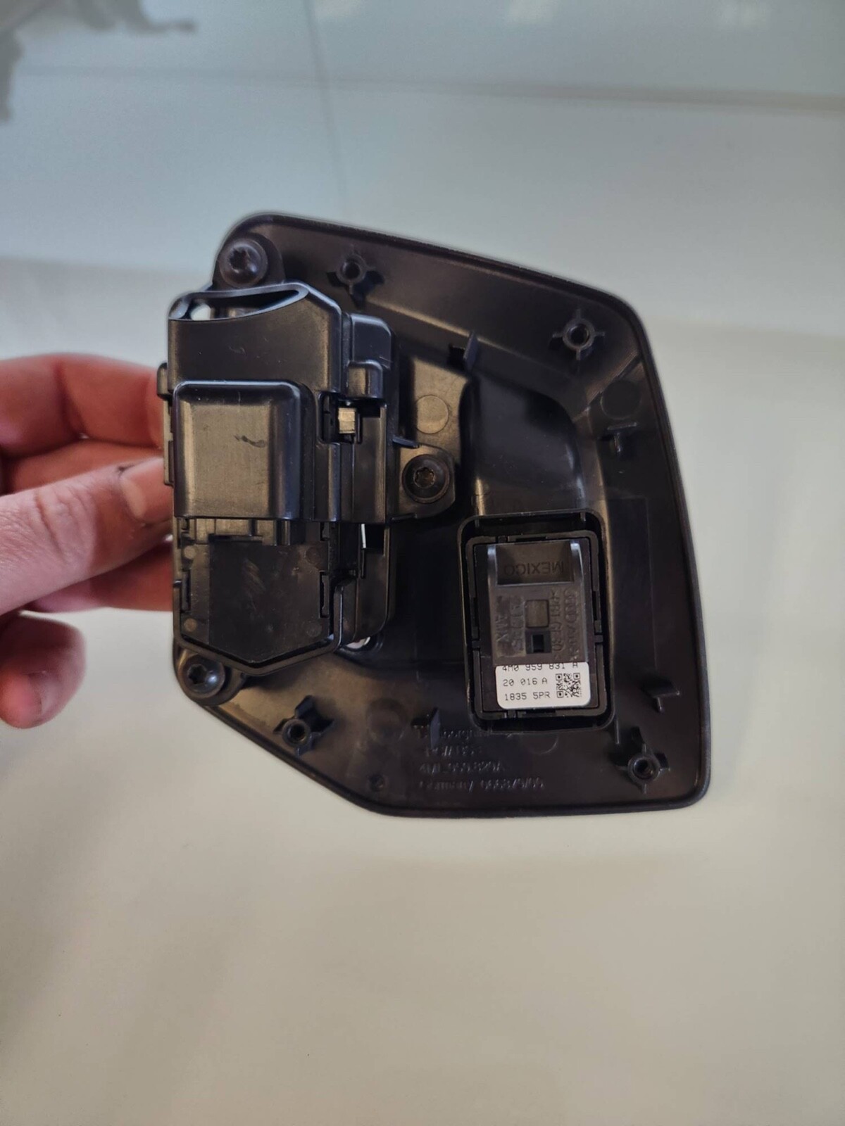 LAMBORGHINI URUS TRIM TAILGATE TRUNK SWITCH BUTTON SEAT 4M0959831 ...