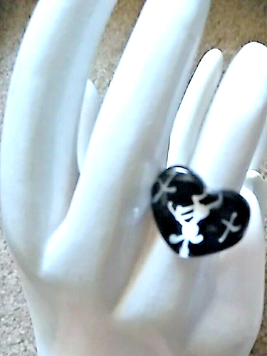 Vtg LUCITE RING HEART BW Chunky 5.5 1970's - 80's Plastic Lucite Indian ...