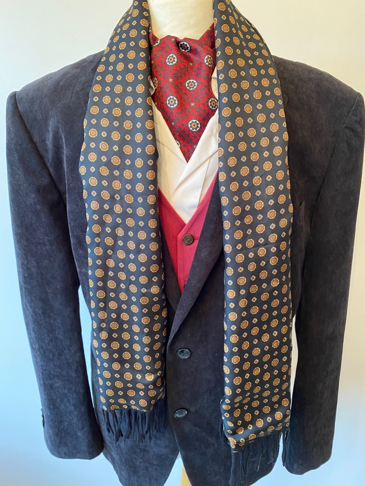 VINTAGE mens 70's INDIE/MOD BLACK/GOLD RETRO POLY LONG ACRYLIC BACK ...