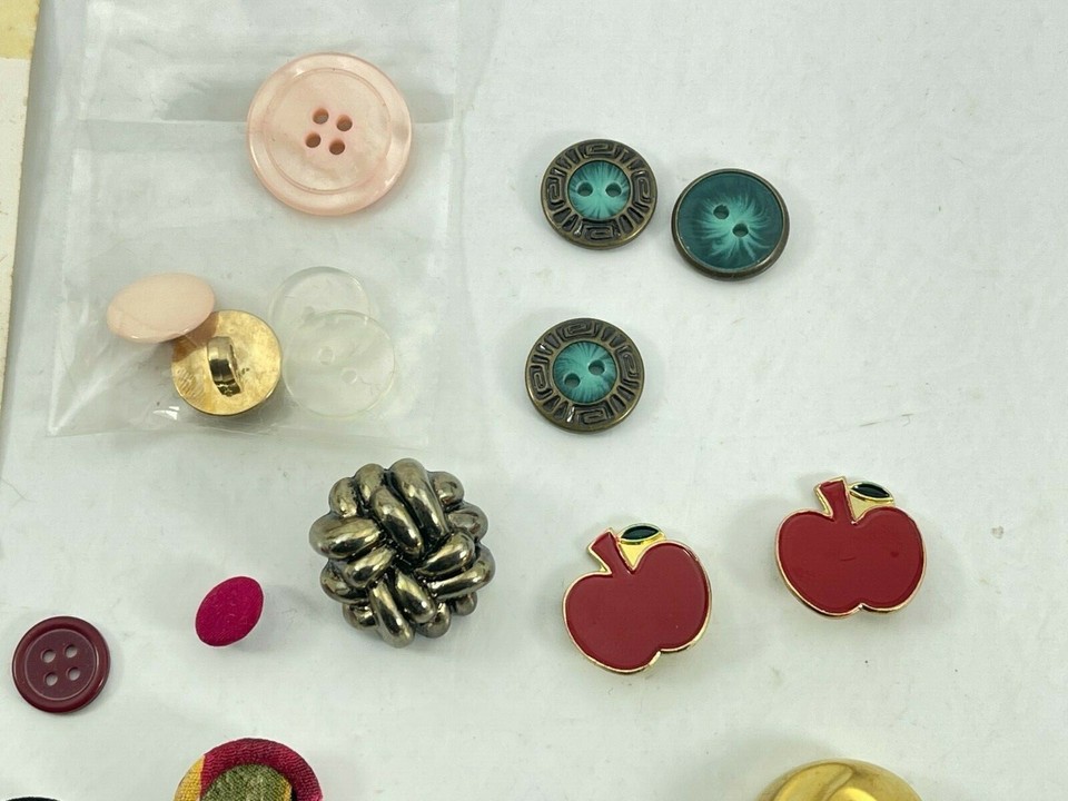 Vintage Button Lot Various Sizes Colors Metal Cloth 2 Hole 4 Hole Apple ...