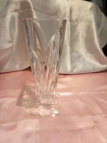 Shannon Crystal Designs of Ireland vase. Approx. 8" Tall And 2.5" Wide ...