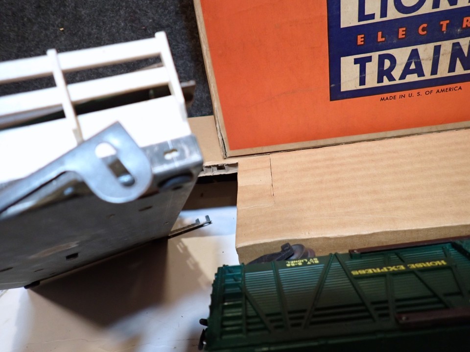 Lionel POSTWAR #3356 Santa Fe Operating Horse Car & Corral Original Box ...