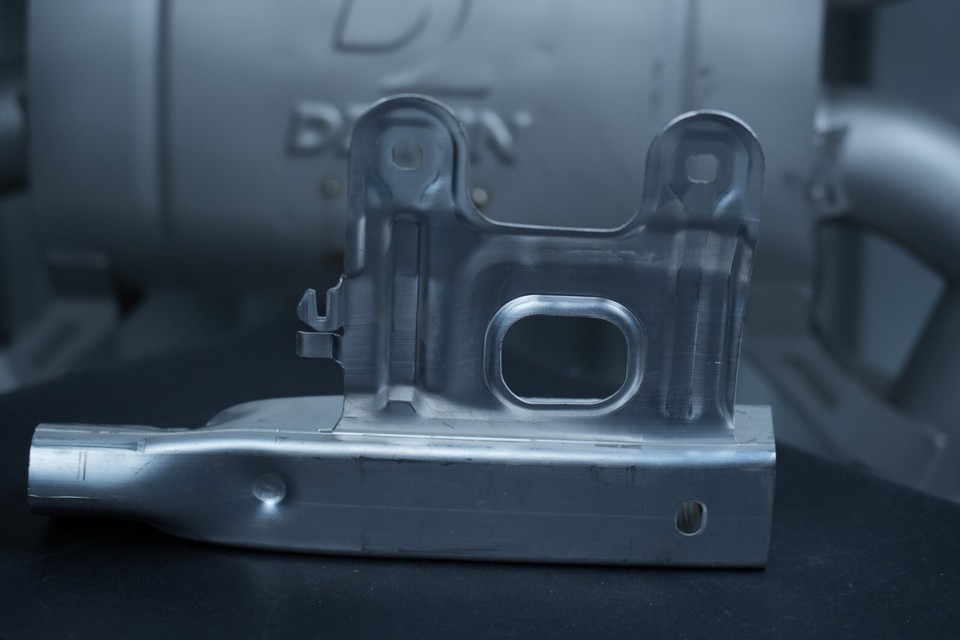 BMW 4 F32 F33 RADIATOR SUPPORT SLAM PANEL BRACKET Right 51117289910-04 ...