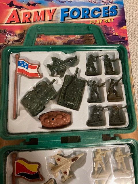 90's Army Forces Play Set NEW NOS W/ Army men & flags 22 pc. set free ...