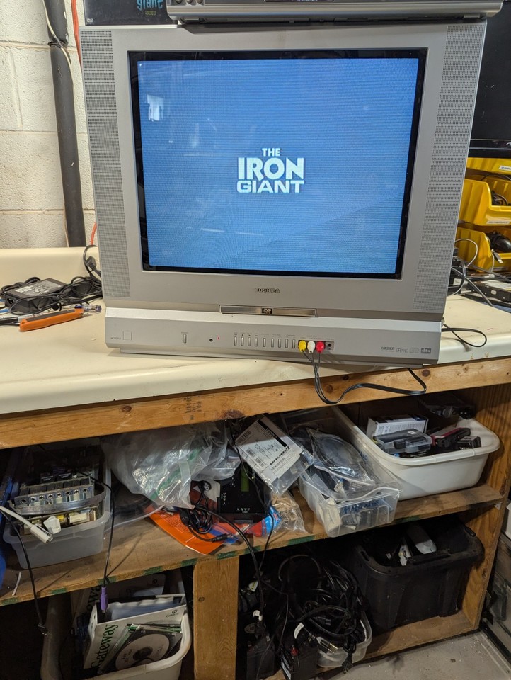 Toshiba MD20F-12 CRT/DVD Pure Flat CRT TV 20 Inch Retro Gaming Read ...