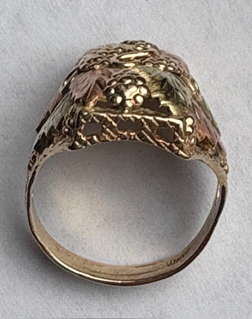 10K Black Hills Gold Tri Color Men's Gold Grape Leaf Ring | eBay
