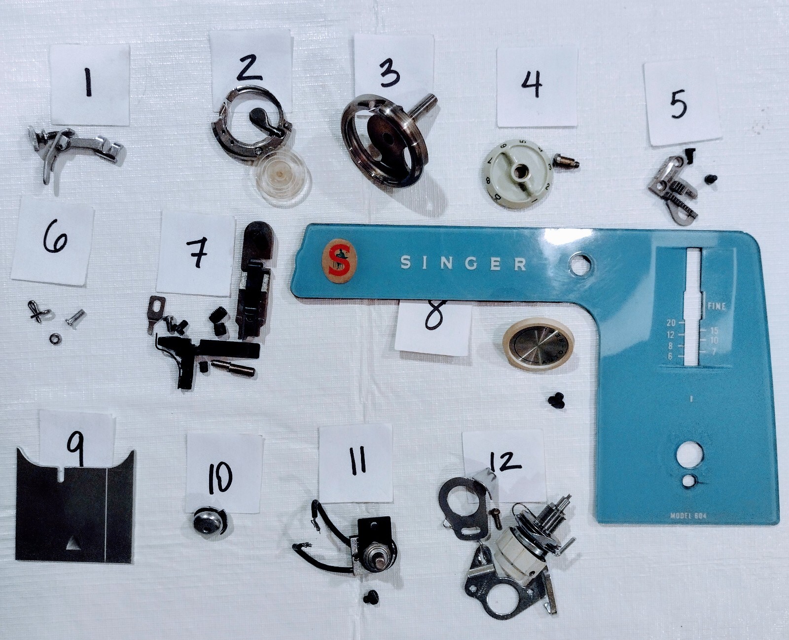 Singer 604 Sewing Machine PARTS 600 603 TOUCH & SEW vintage Bobbin Case ...