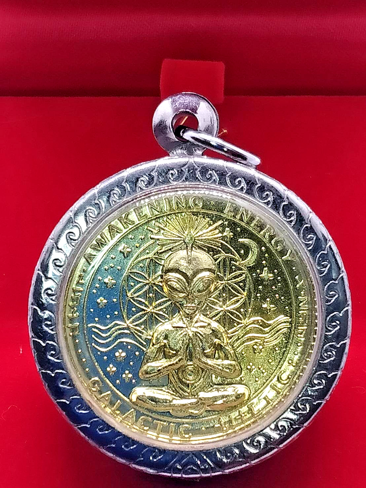 UFO ALIEN Coin Extraterrestrial Energy Protection Amulet Thai SPACE ...