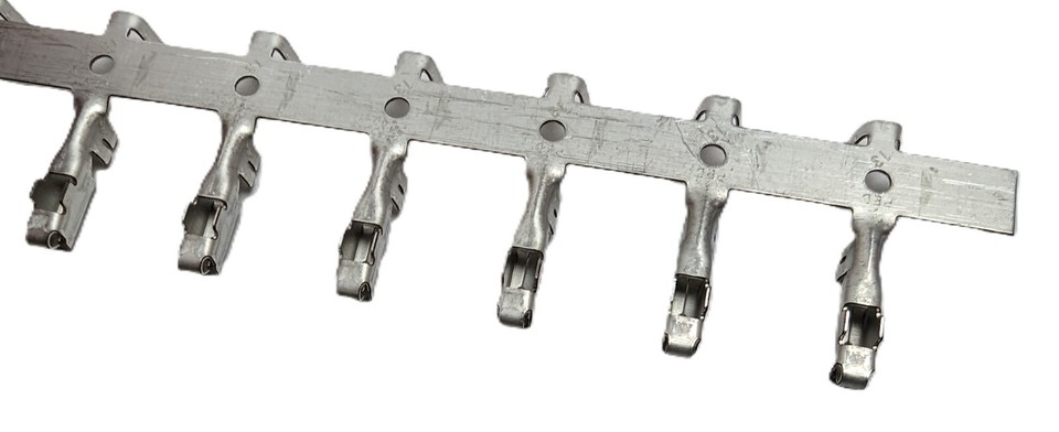 2200 Aptiv Delphi 12110646 Automotive Connector Pins 14-12AWG Crimp ...