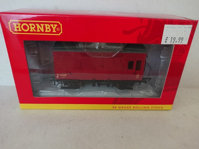 Hornby R6679 BR (ex LMS) Horse Box Wagon M42369 in BR Crimson Livery ...