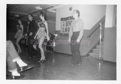 USO SHOW Vintage FOUND PHOTO Black And White Snapshot MID CENTURY 412 ...