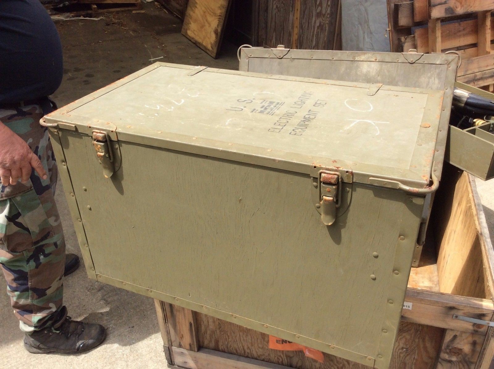 ONE GENERAL ILLUMINATION MILITARY LIGHT SET COMPLETE COVERS LARGE AREA ...