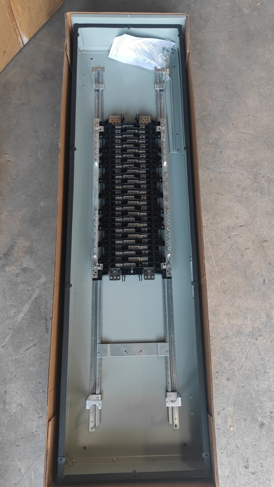 SIEMENS 400 AMP PANELBOARD 240V / 120V MLO 1PH/3W 54 cir SINGLE PHASE ...