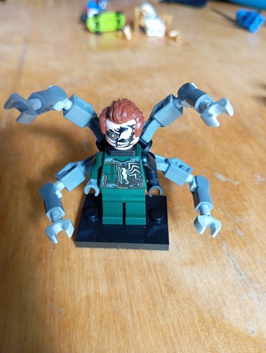 LEGO Marvel Super Heroes Dr Octopus Doc Ock Venomised Mini Figurine De ...