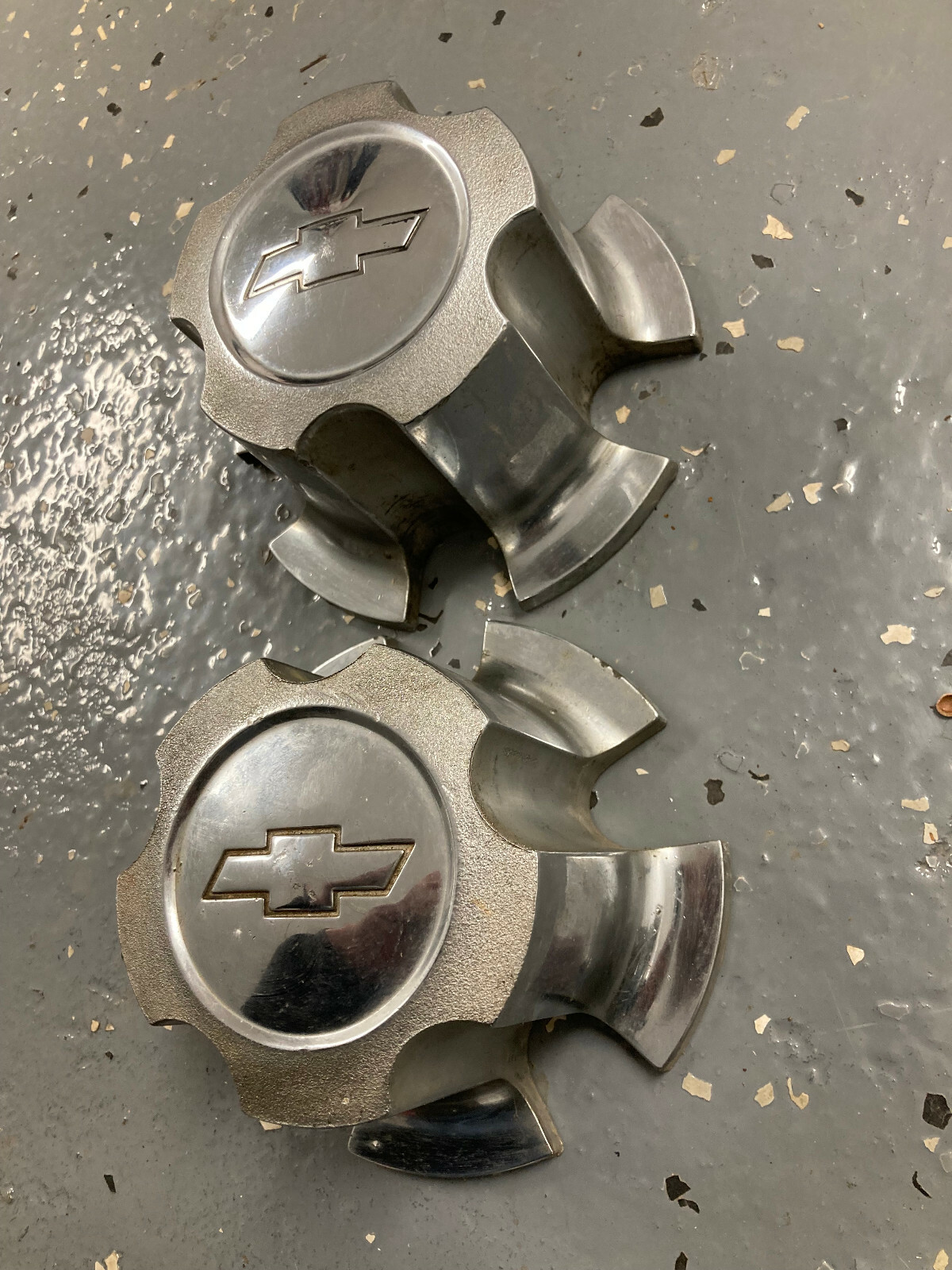 (2) 3984554 Chevy cast metal chromed rally wheel center caps 11052106 ...