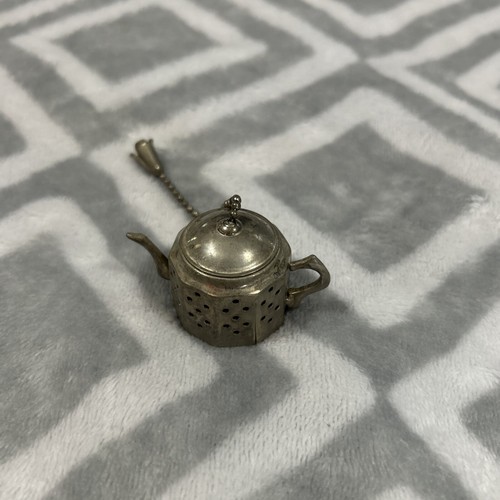 VINTAGE PLATED METAL TEAPOT SHAPED TEA INFUSER MADE IN ENGLAND Reg No ...