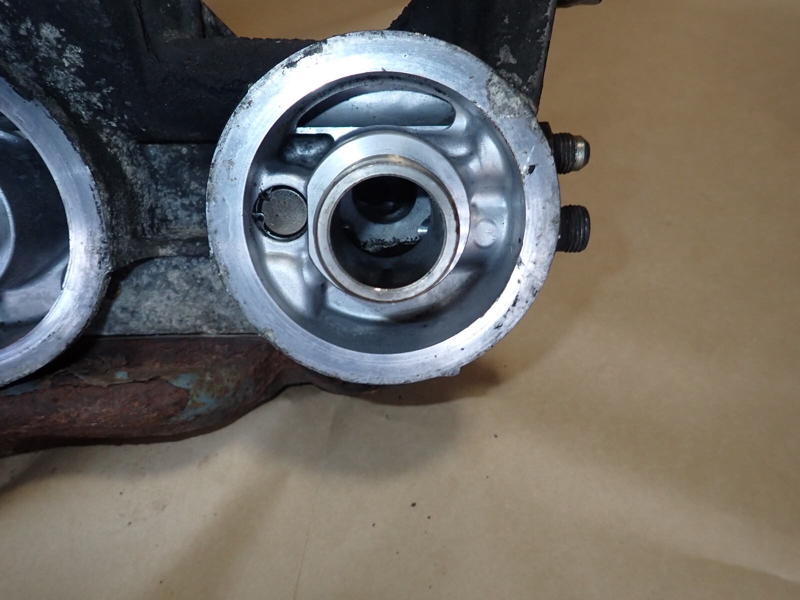 Detroit Diesel Series 60 Oil Cooler Filter Housing 23524885 for sale ...