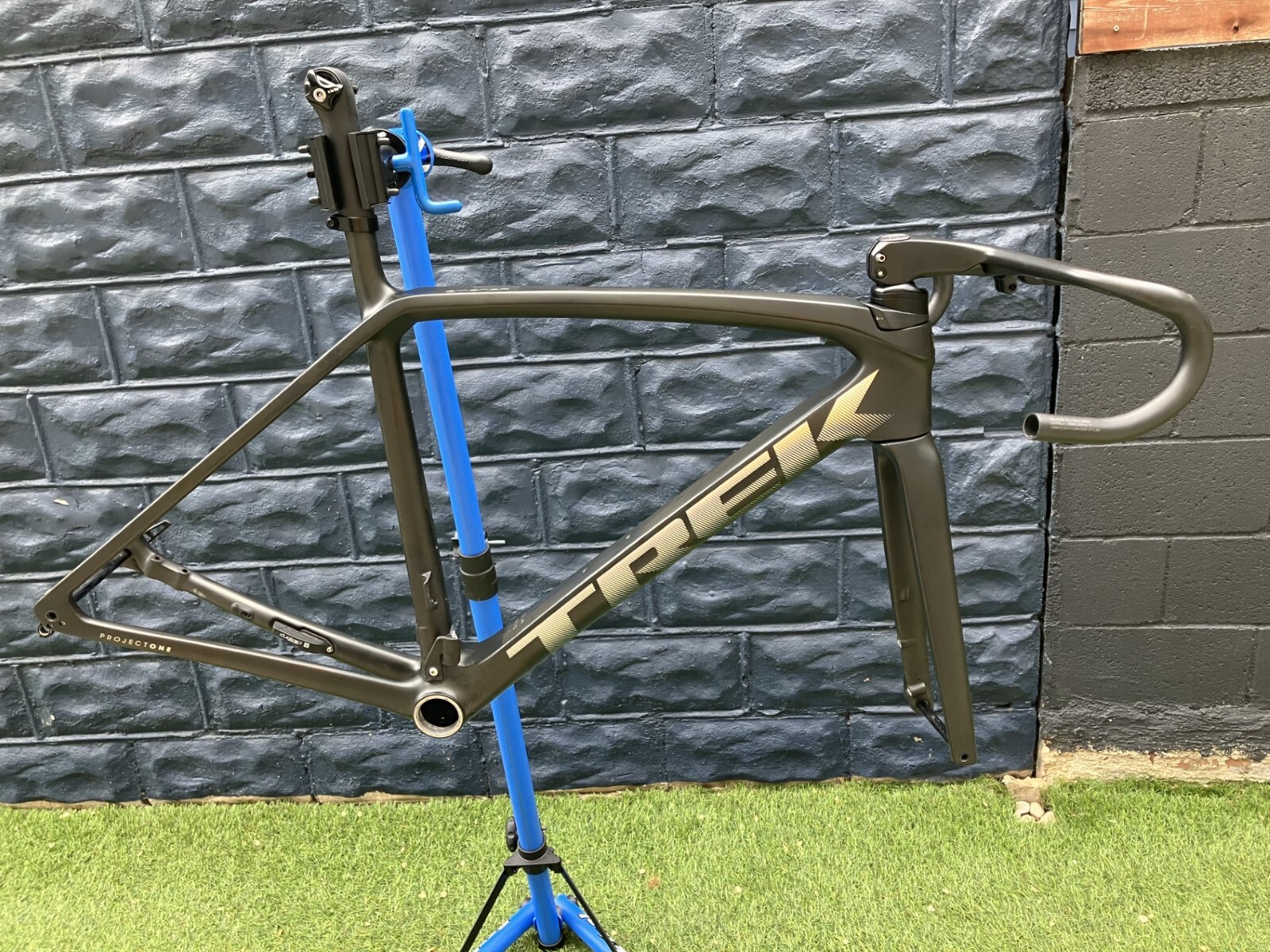 Trek Émonda SLR Project ONE Disc Frameset Size 54-onyx carbon color