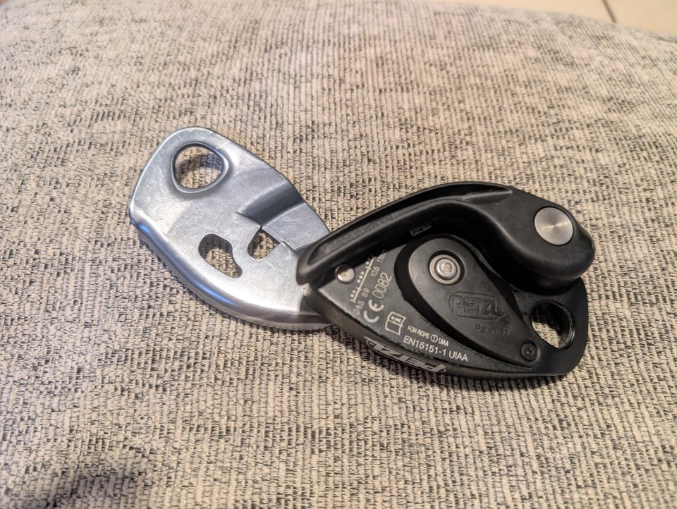 Petzl Grigri Assisted Braking Belay Device Rock Climbing 3342540825536 ...