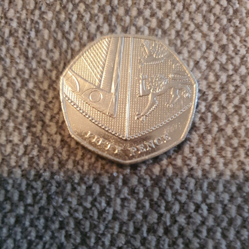 RARE ROYAL SHEILD 50p UK COIN DATED 2019 COLLECTIBLE CIRCULATED COIN ...