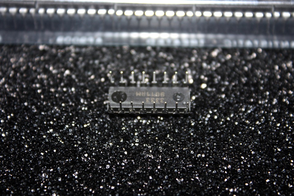 AMD AM26LS33PC Quad Differential Line Receiver RS-422 RS-423, AM26LS33 ...